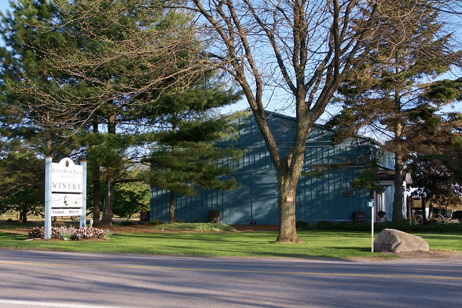 Sunnybrook Farm Estate Winery - Niagara Wineries