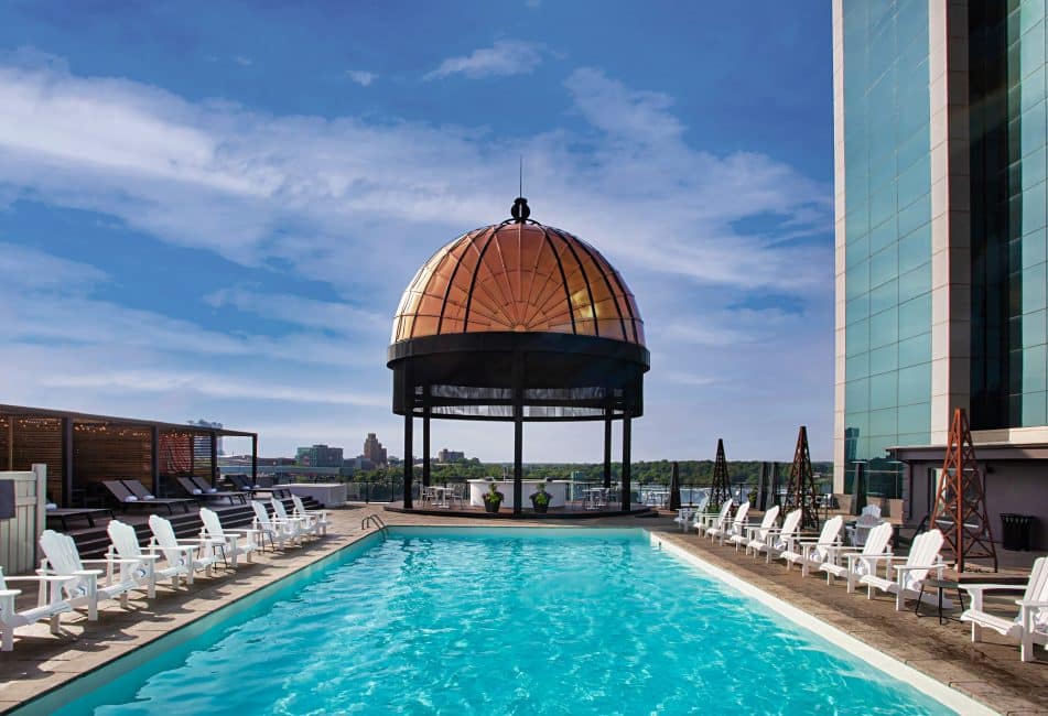 Sheraton Fallsview Rooftop Pool & Bar Featured On Curiocity